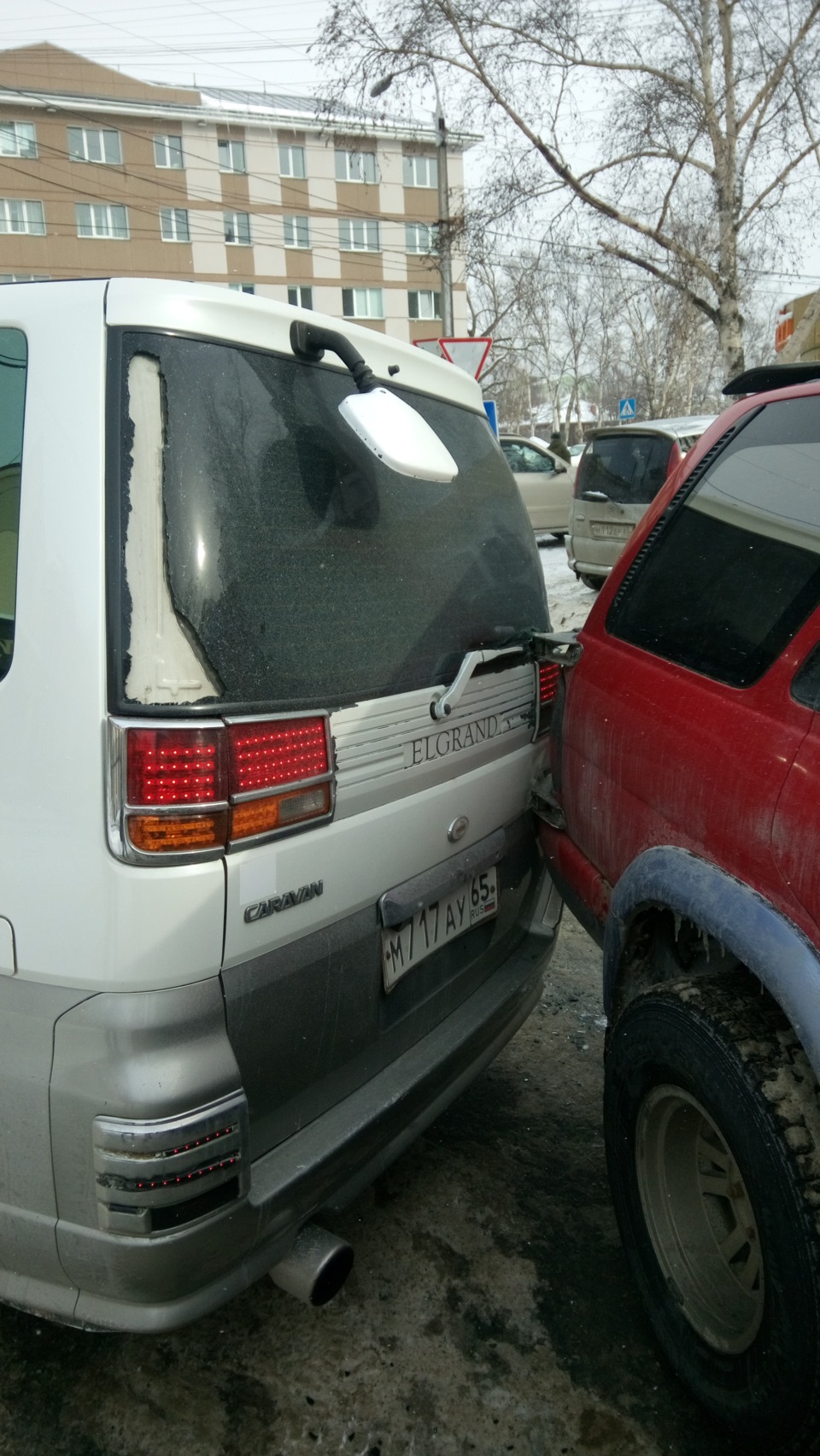 С почином! — Nissan Elgrand (E50), 3,2 л, 1998 года | ДТП | DRIVE2