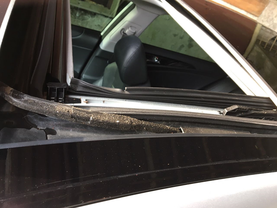 Чистка и смазка панорамной крыши (дубль2) — Hyundai Sonata VI (YF), 2,4 ...