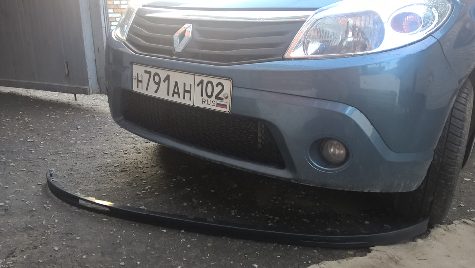 Спойлер переднего бампера — Renault Sandero 1G, 1,6 л, 2012 года ...