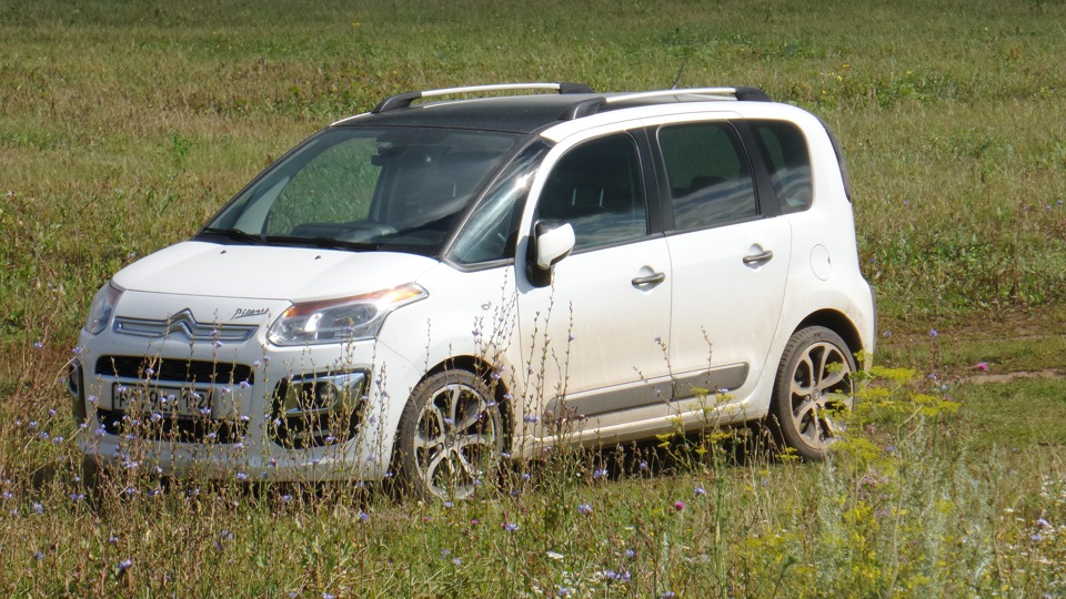 На природе — Citroen C3 Picasso, 1,6 л, 2013 года | фотография | DRIVE2