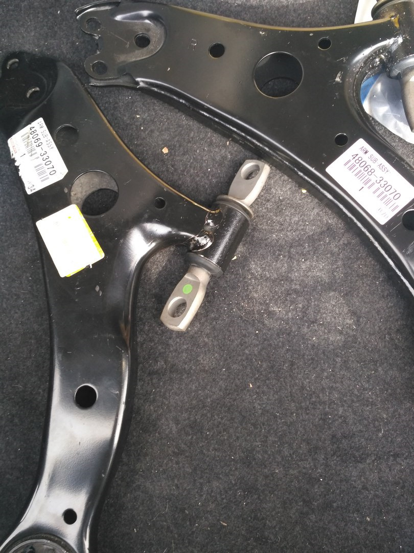 4806833070 Рычаг подвески TOYOTA LEXUS | Запчасти на DRIVE2
