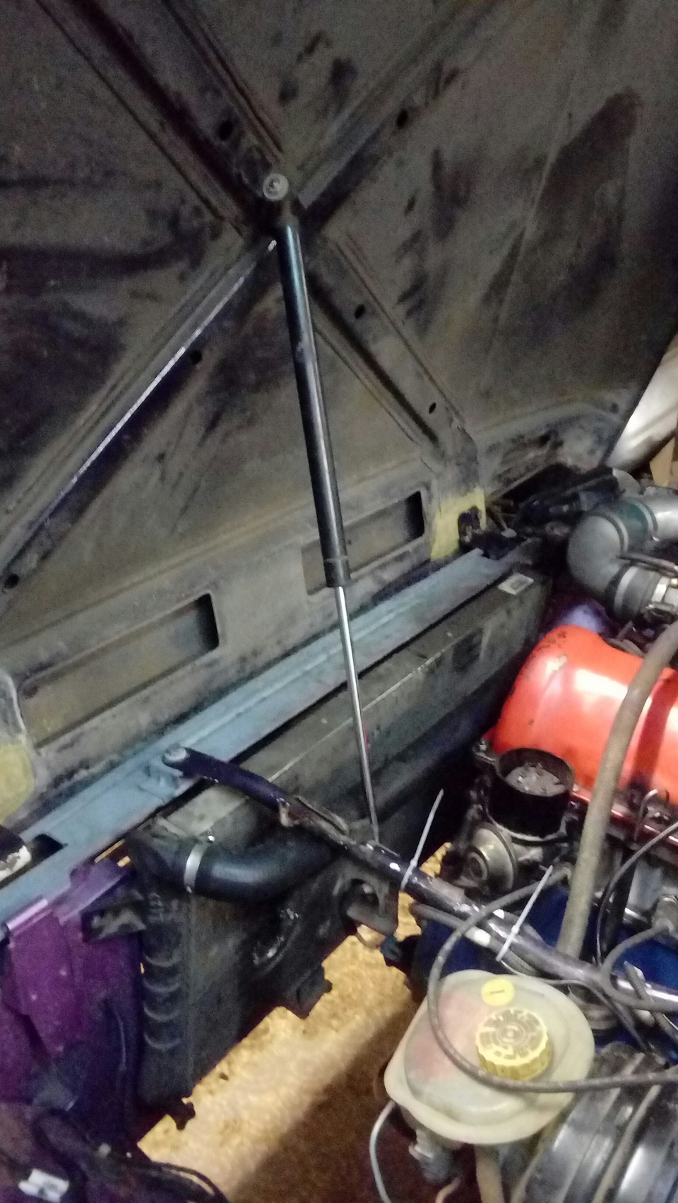 Стойка капота — Lada 4x4 3D, 1,7 л, 1987 года | стайлинг | DRIVE2