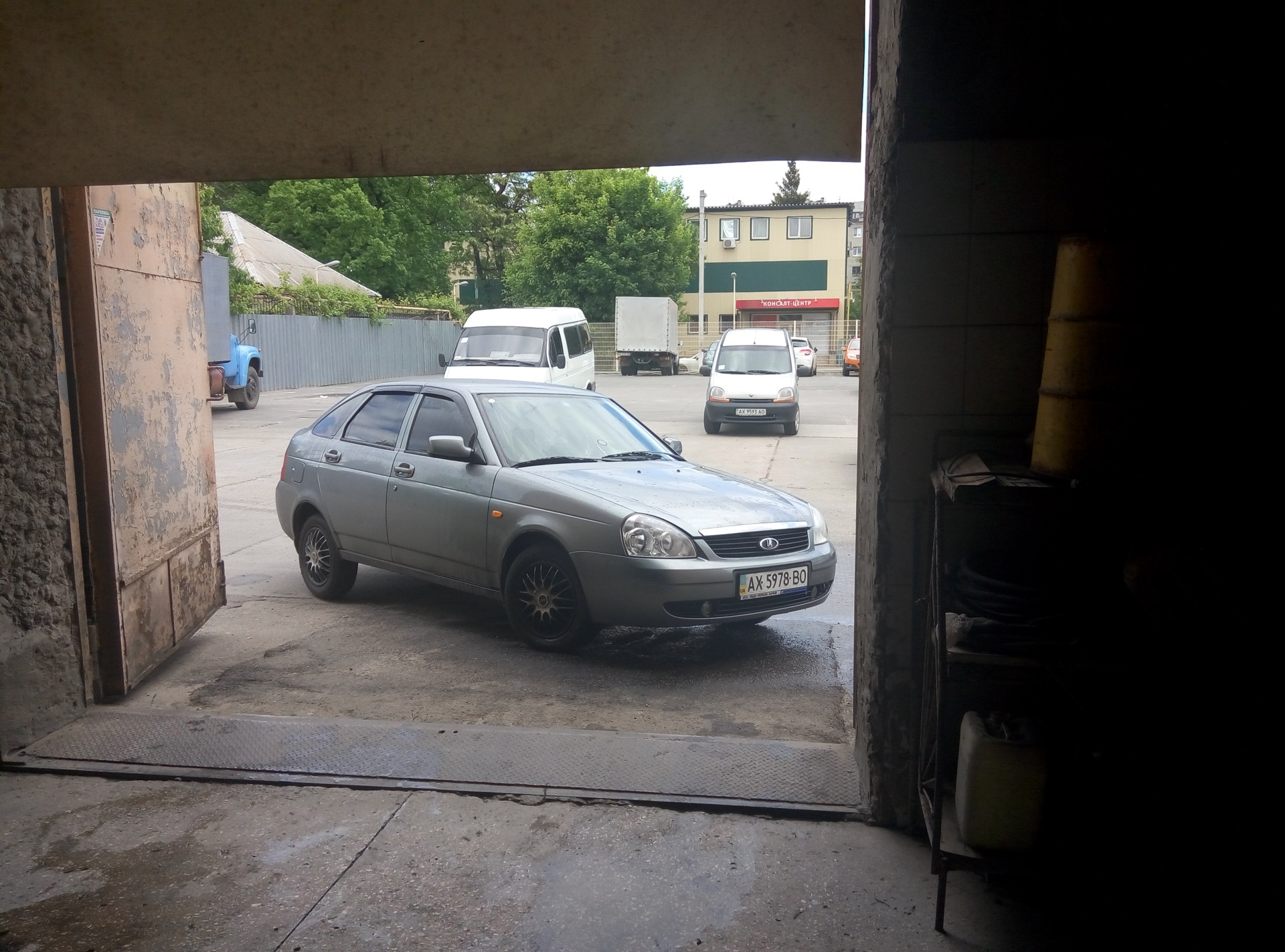 мухобойка — Lada Приора хэтчбек, 1,6 л, 2009 года | стайлинг | DRIVE2