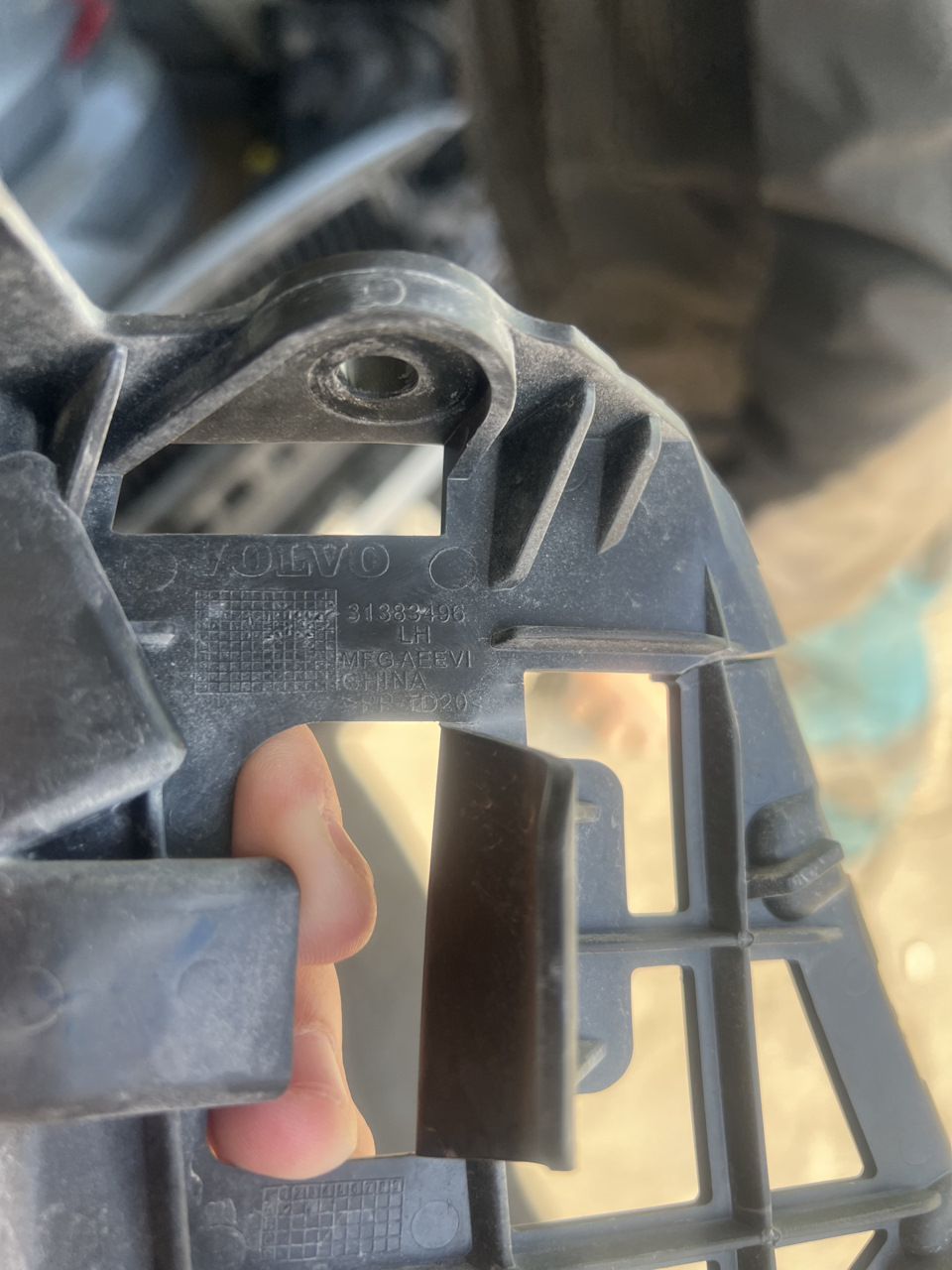 31383496 Молдинг на правый задний фонарь Volvo | Запчасти на DRIVE2