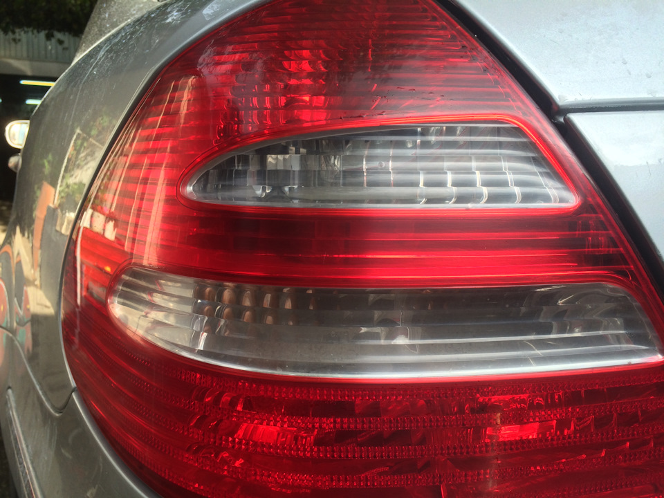 Отполировал задние фонари. — Mercedes-Benz E-Class (W211), 2,6 л, 2002 ...