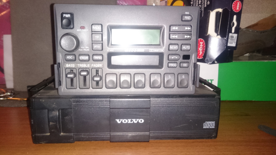 ПРОДАМ штатную магнитолу и CD чейнджер с VOLVO S70 — Volvo S70, 2,5 л ...