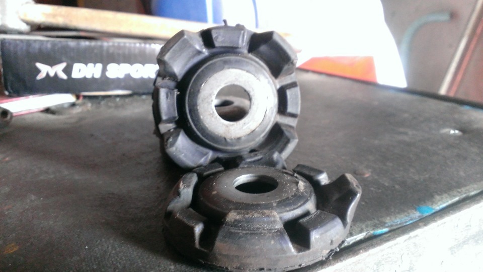 ограничители чашки амортизатора 5033.F9 — Peugeot 307, 2 л, 2002 года ...