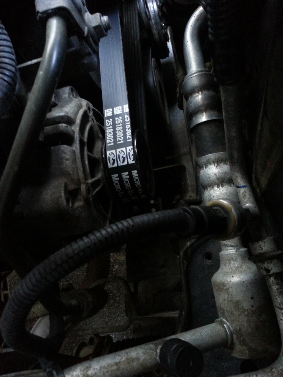 Замена приводного ремня и верхнего патрубка радиатора — Chevrolet ...