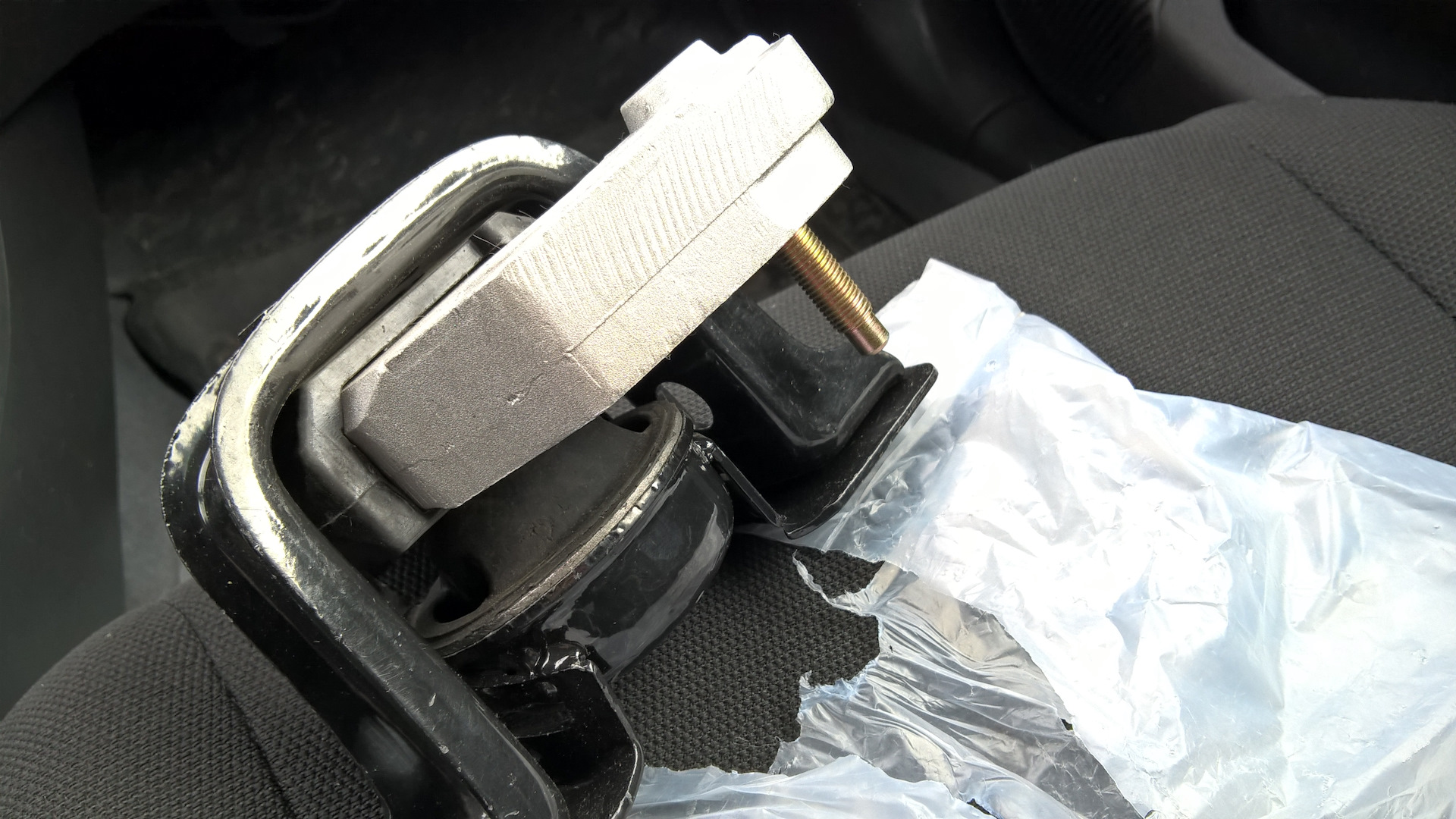 Подушки двигателя — Geely MK, 1,5 л, 2013 года | расходники | DRIVE2