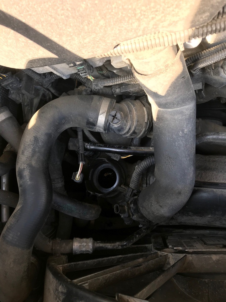 [8] Замена сальника трубопровода вентиляции картер. газов — BMW X1 (E84 ...