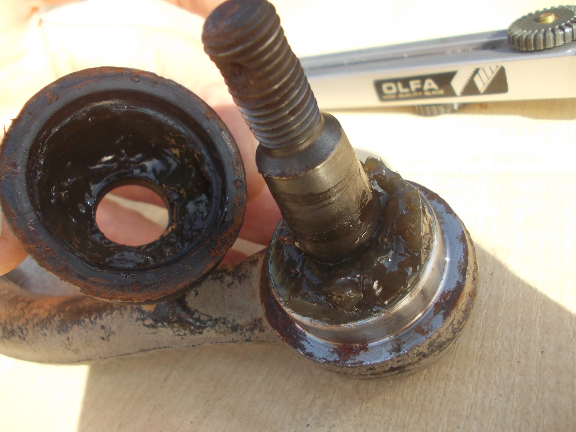 наконечник рулевой правый_56820-4L090 — KIA Rio (3G), 1,4 л, 2012 года ...