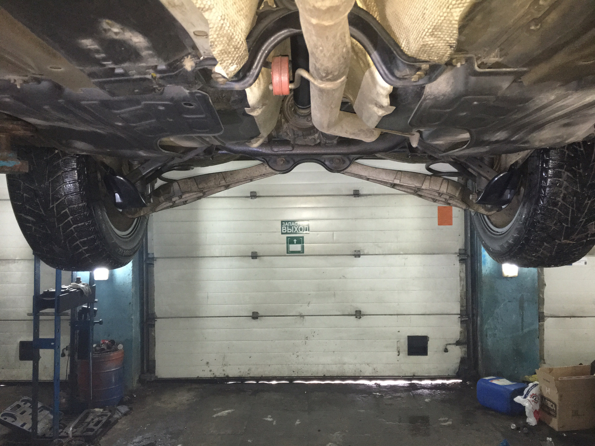 Щитки грязезащитные 31201952 — Volvo XC70, 2.4 л., 2012 года на DRIVE2