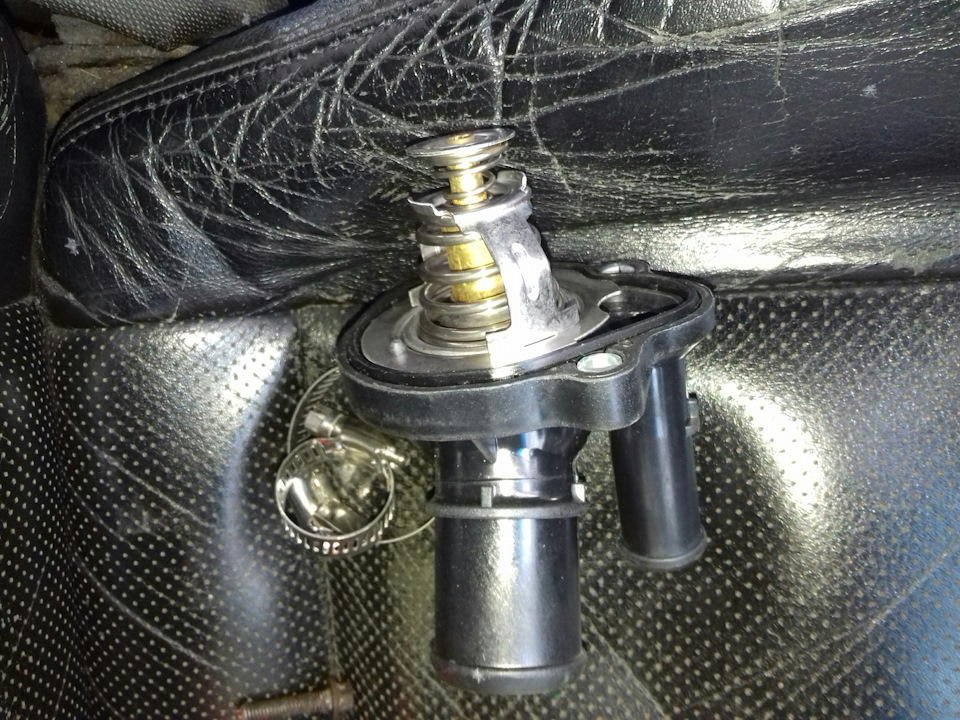 Замена термостата — Ford Mondeo III, 1,8 л, 2001 года | своими руками ...