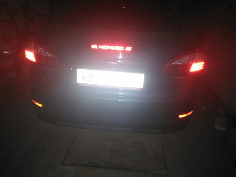Наклейка на стоп сигнал — Ford Mondeo IV, 2 л, 2010 года | тюнинг | DRIVE2