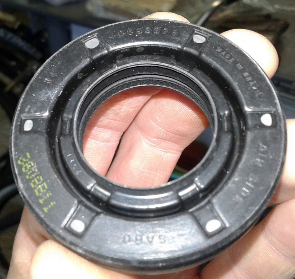 Замена сальника полуоси переднего редуктора — Cadillac Escalade ESV (1G ...