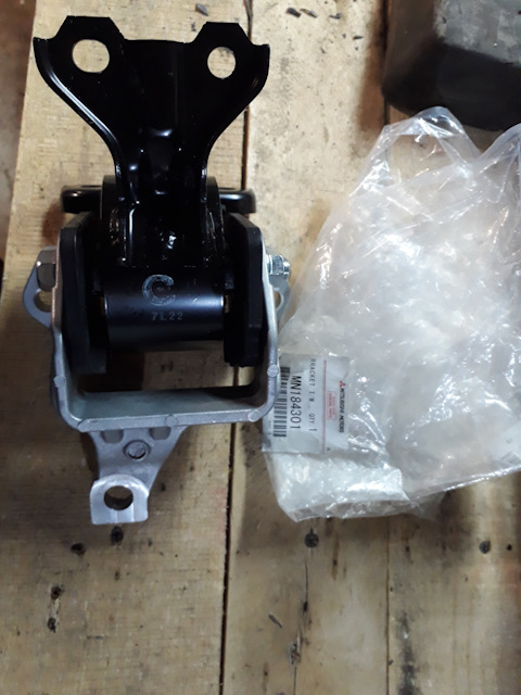 MN184301 Кронштейн крепления трансмиссии Mitsubishi | Запчасти на DRIVE2