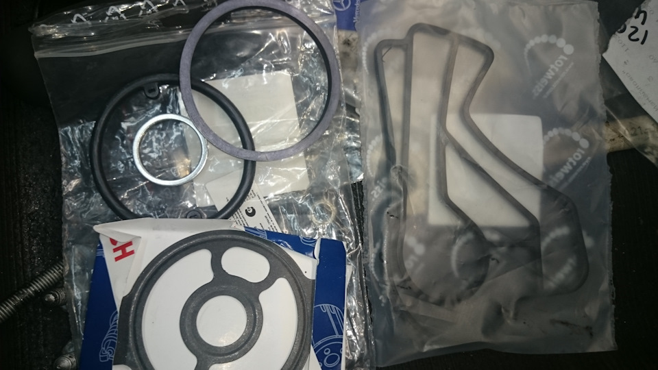 замена прокладок теплообменика — Volkswagen Crafter (1G), 2,5 л, 2008 ...