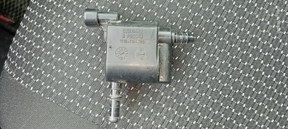 Снова клапан продувки адсорбера — Lada Гранта (1G), 1,6 л, 2012 года ...