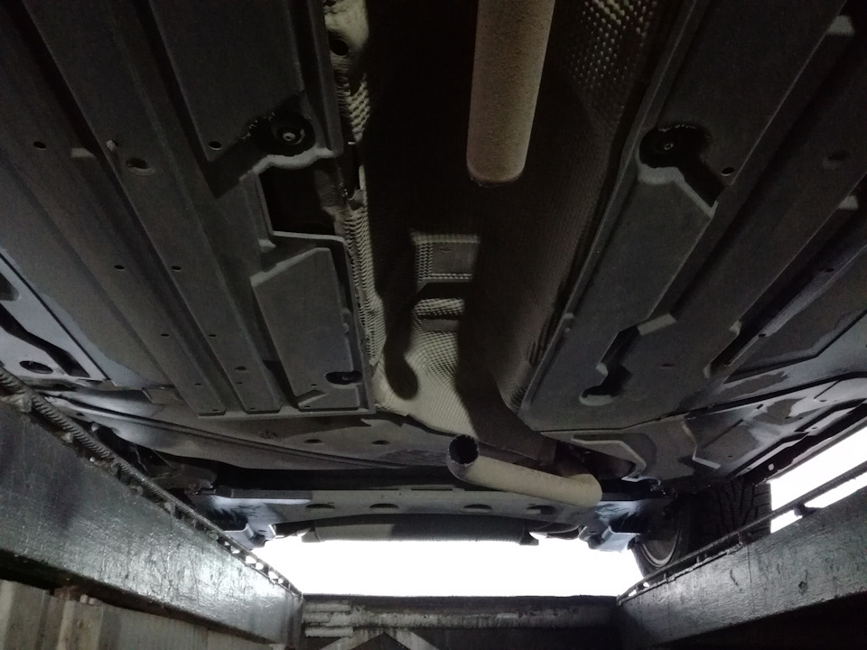 выхлопная система — Renault Laguna III, 2 л, 2008 года | визит на ...