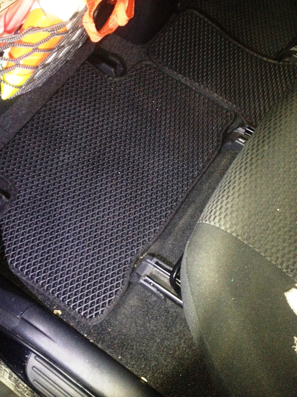 Полимерные коврики в RAV4 — Toyota RAV4 (III), 2 л, 2011 года | тюнинг ...