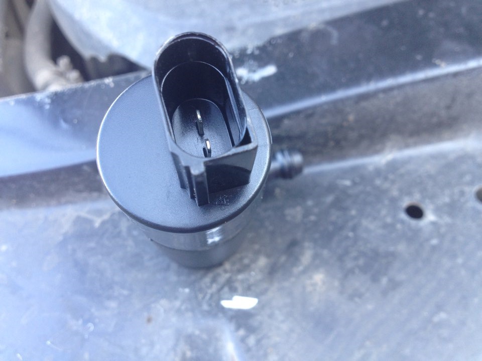 Замена моторчика омывателя фар — Skoda Octavia A4 Mk1, 1,8 л, 1997 года ...