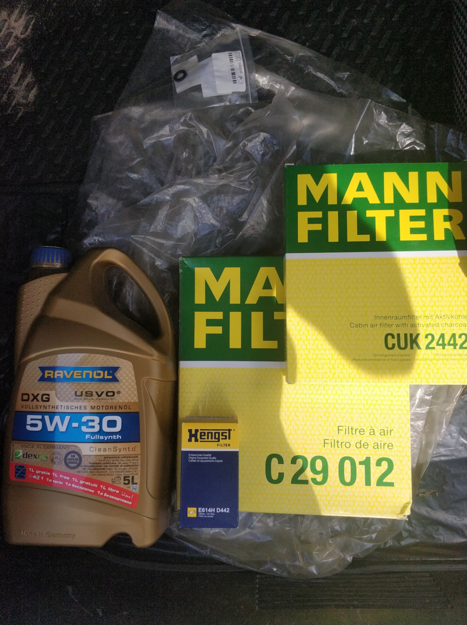 E614HD442 Вставка для масляного фильтра с комплектом прокладок HENGST ...