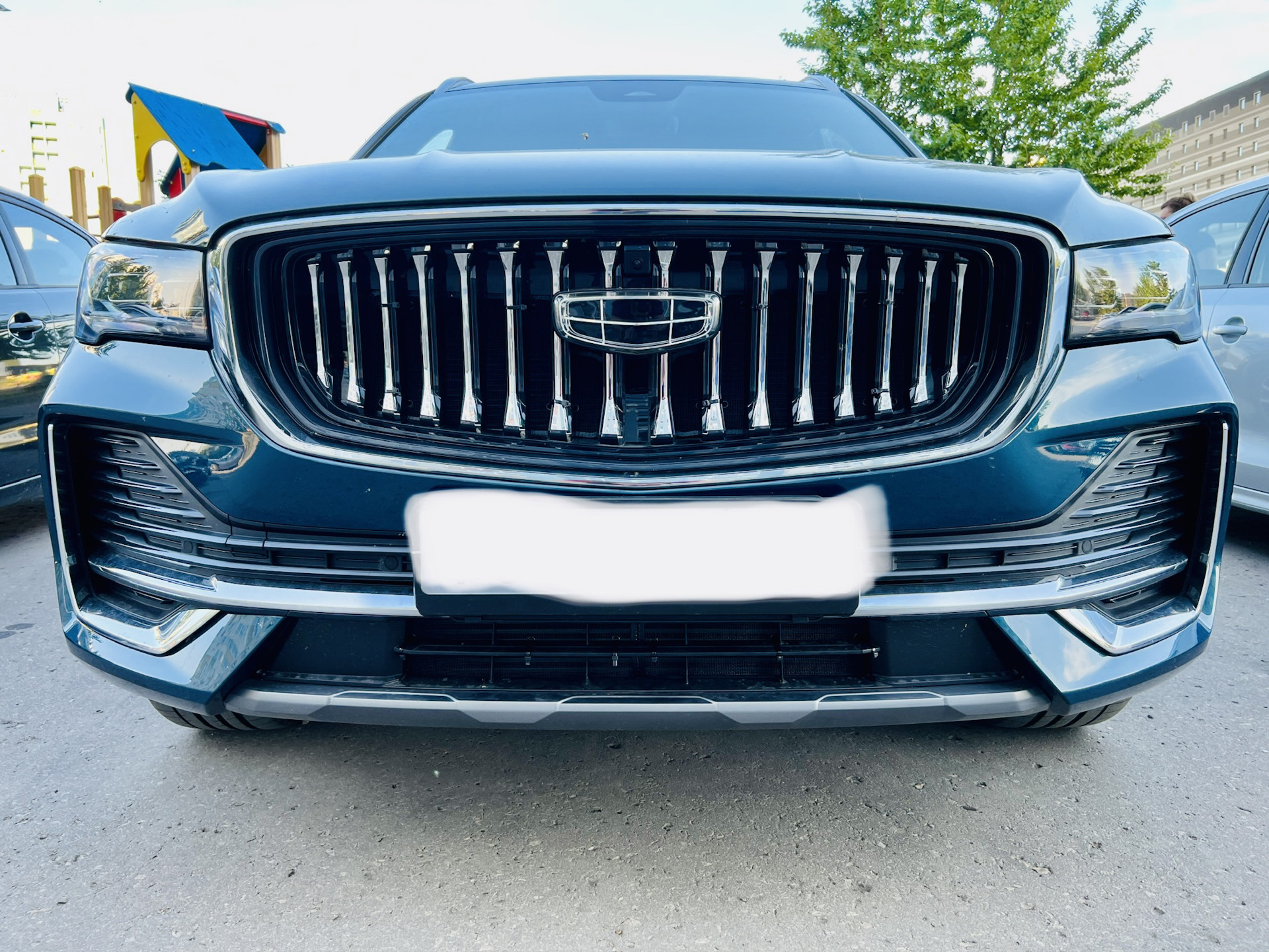 Сетка в бампер + наклейки на пороги — Geely Monjaro, 2 л, 2023 года ...