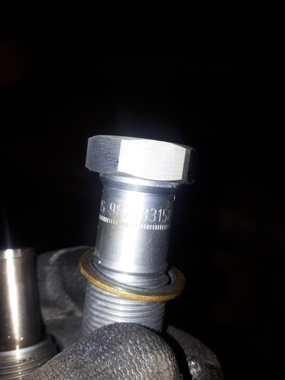 Натяжитель 9824831580 часть 2. — Citroen C4 L, 1,6 л, 2013 года ...