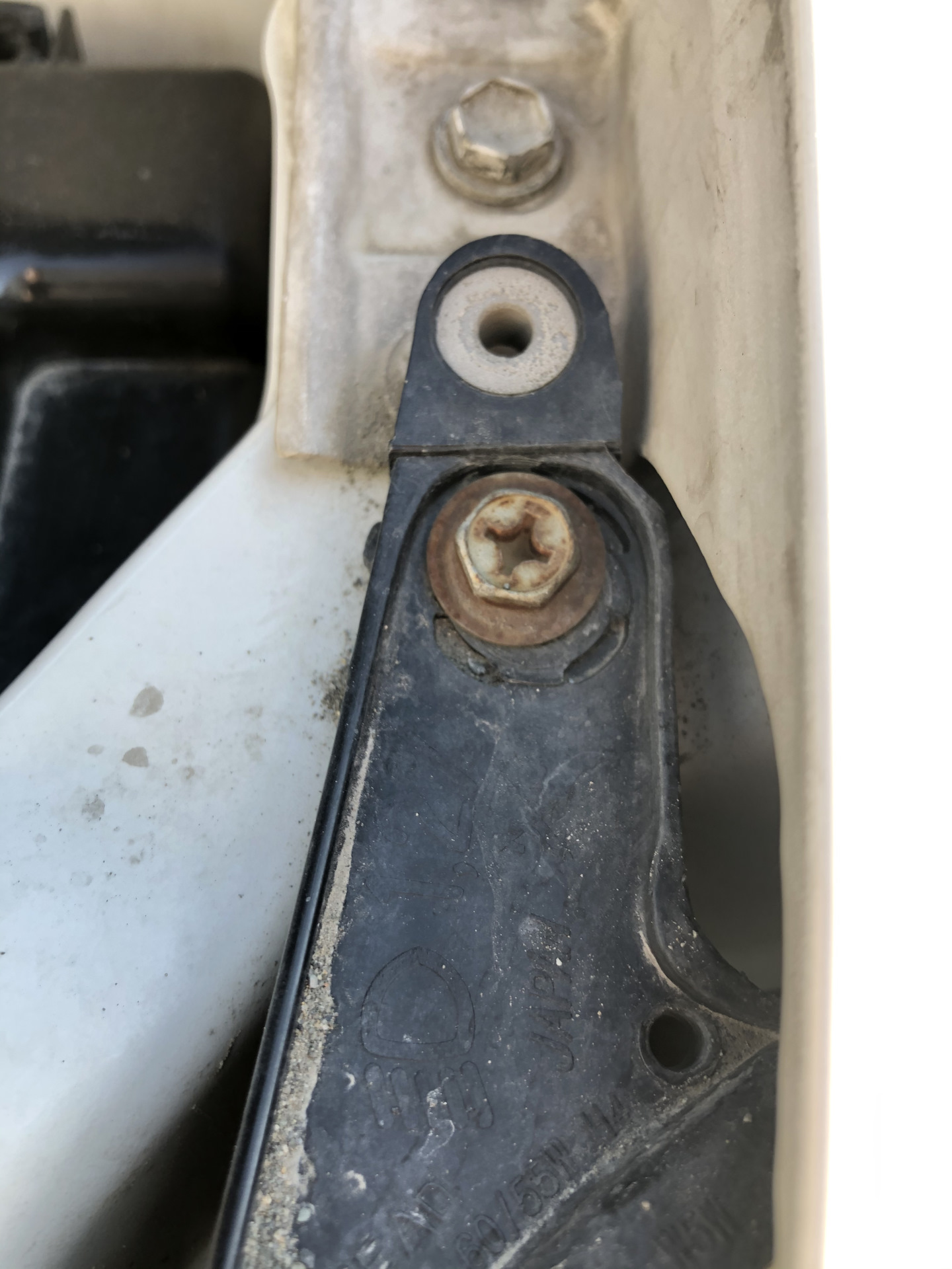 Замена подкрылков и защиты двигателя. — Toyota Vitz (10), 1 л, 2000 ...