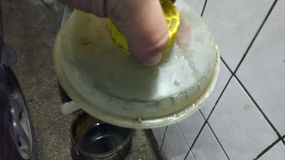 Тормоза, часть 2/5.2 Бачок тормозной жидкости — Audi A4 (B5), 1,9 л ...