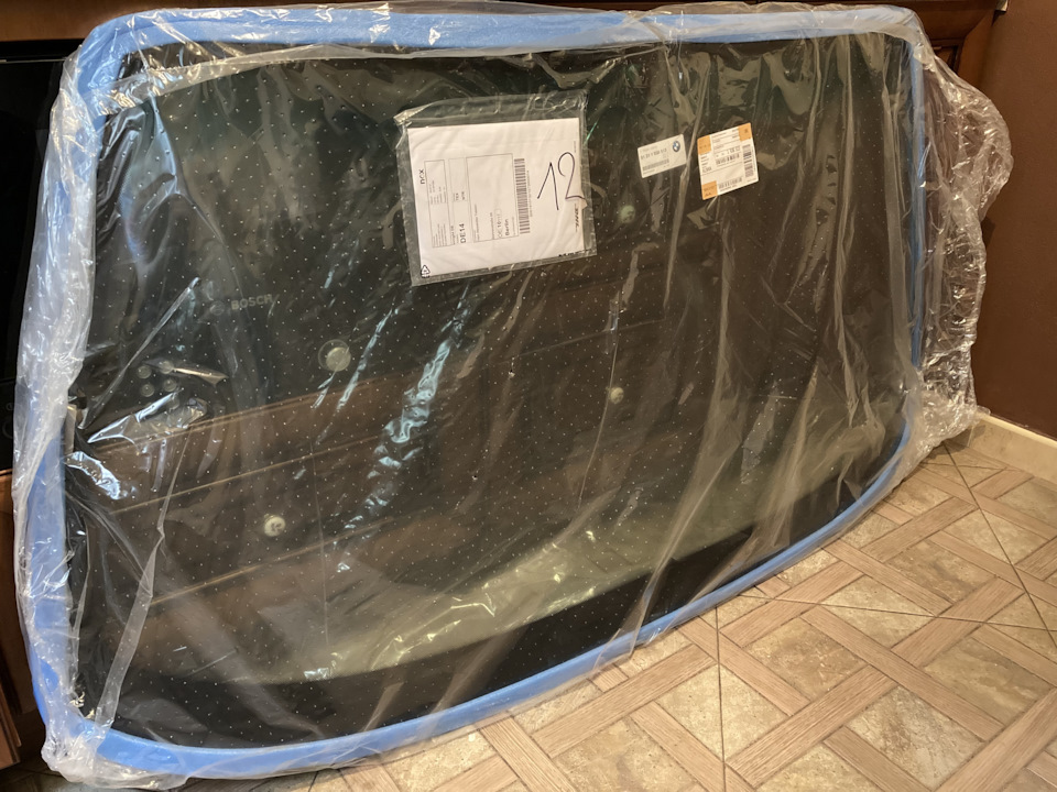 51311938513 Лобовое стекло с зелен.солнцезащ.полосой BMW | Запчасти на ...