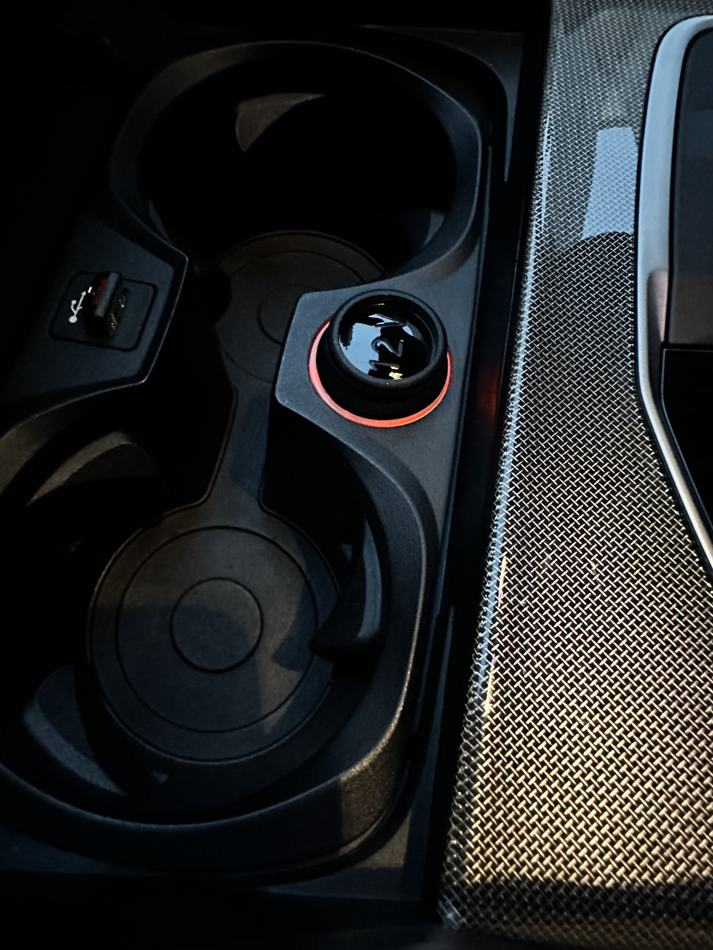 BMW G20 illuminated 12v socket Front — BMW 3 series (G20), 2 л, 2020 ...