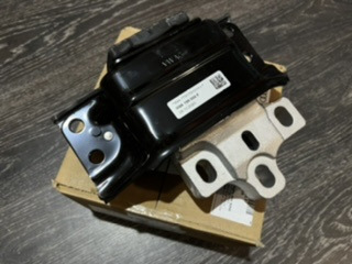 5QA199555F Подушка (опора) КПП VAG | Запчасти на DRIVE2