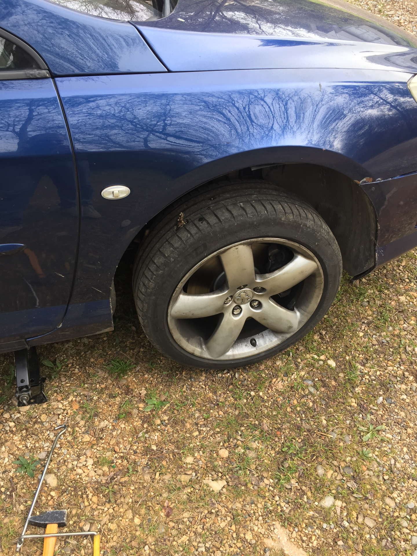 Клипсы в передние подкрылки — Peugeot 407 Coupe, 2,2 л, 2006 года ...