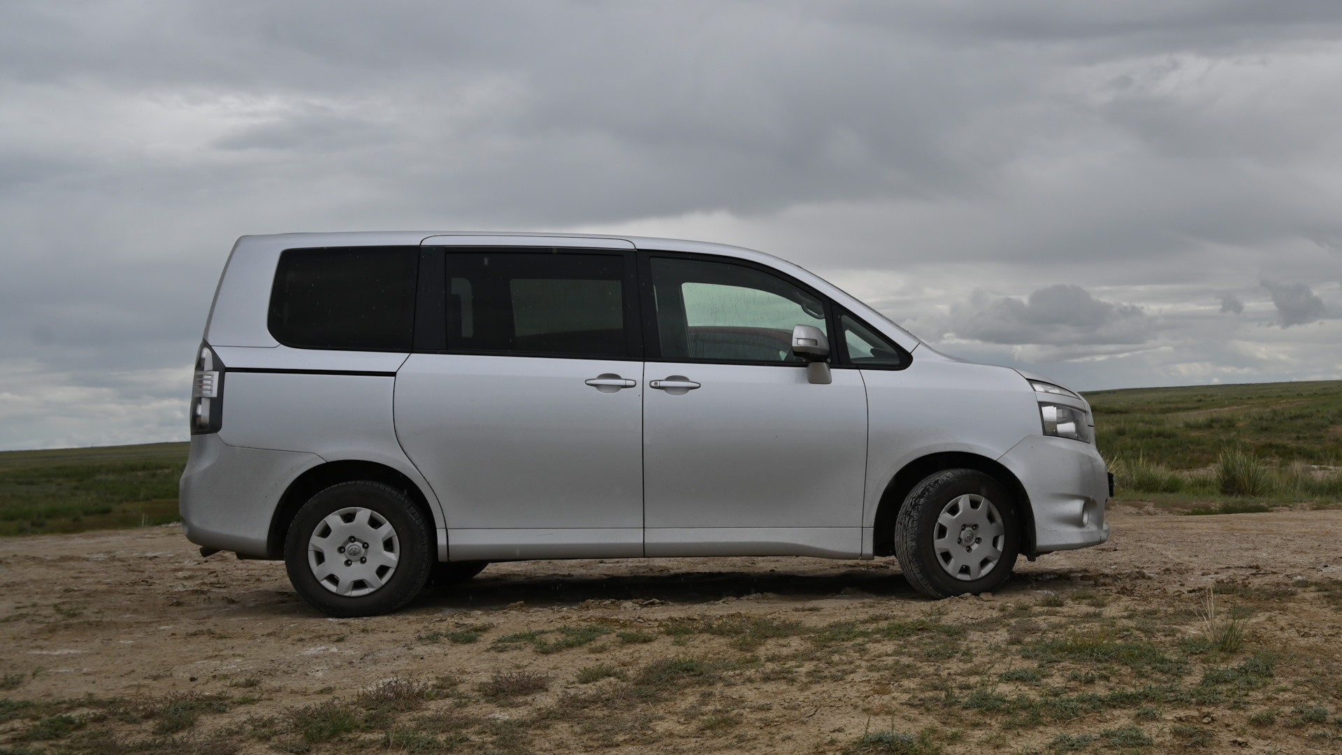 Toyota Voxy (2G) 2.0 бензиновый 2009 | на DRIVE2