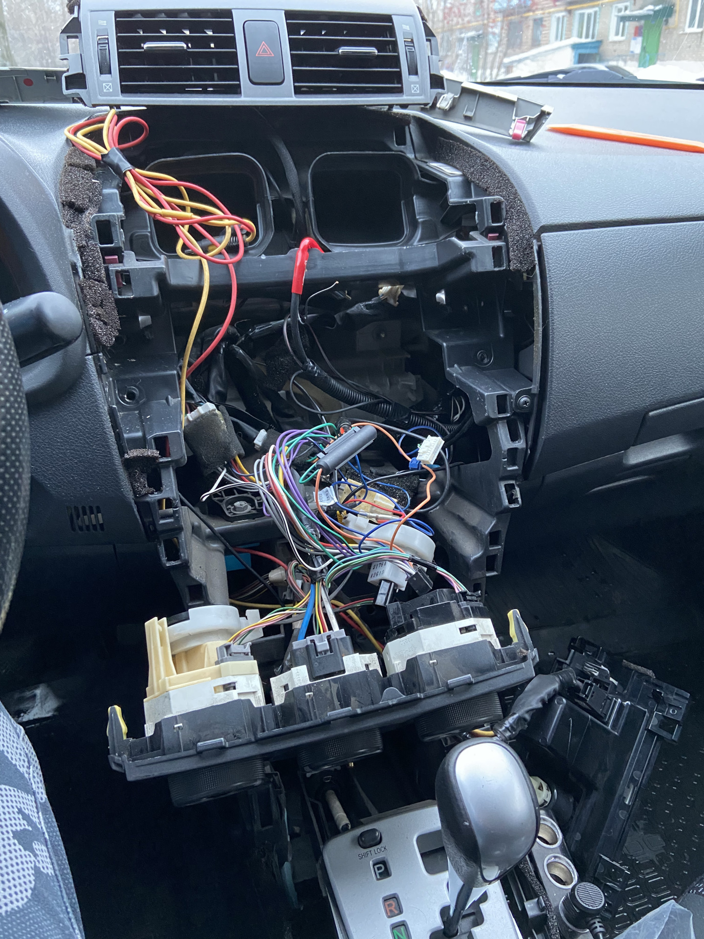 Замена лампочки в регуляторе температуры печки — Toyota Corolla (140/ ...