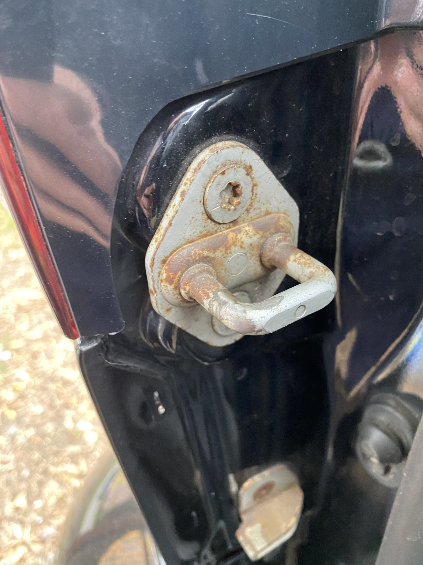 Приводим в порядок скобы, фиксаторы итд двери багажника — Toyota Land ...