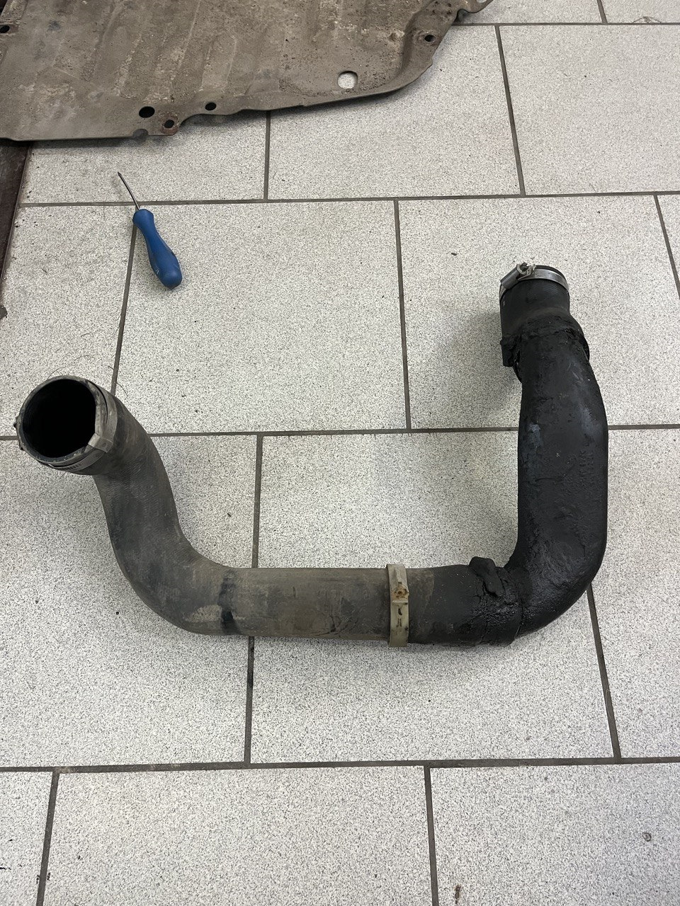 Замена патрубка интеркулера. — Land Rover Freelander 2 (L359), 2,2 л ...