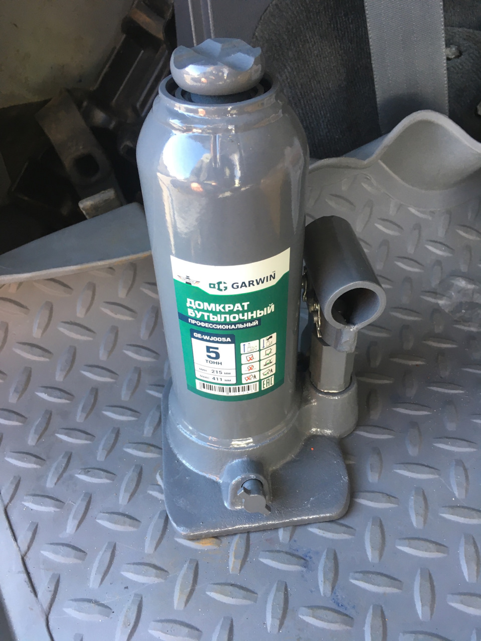 Домкрат Garwin + Инструмент Licota — Toyota Land Cruiser 80, 4,5 л ...