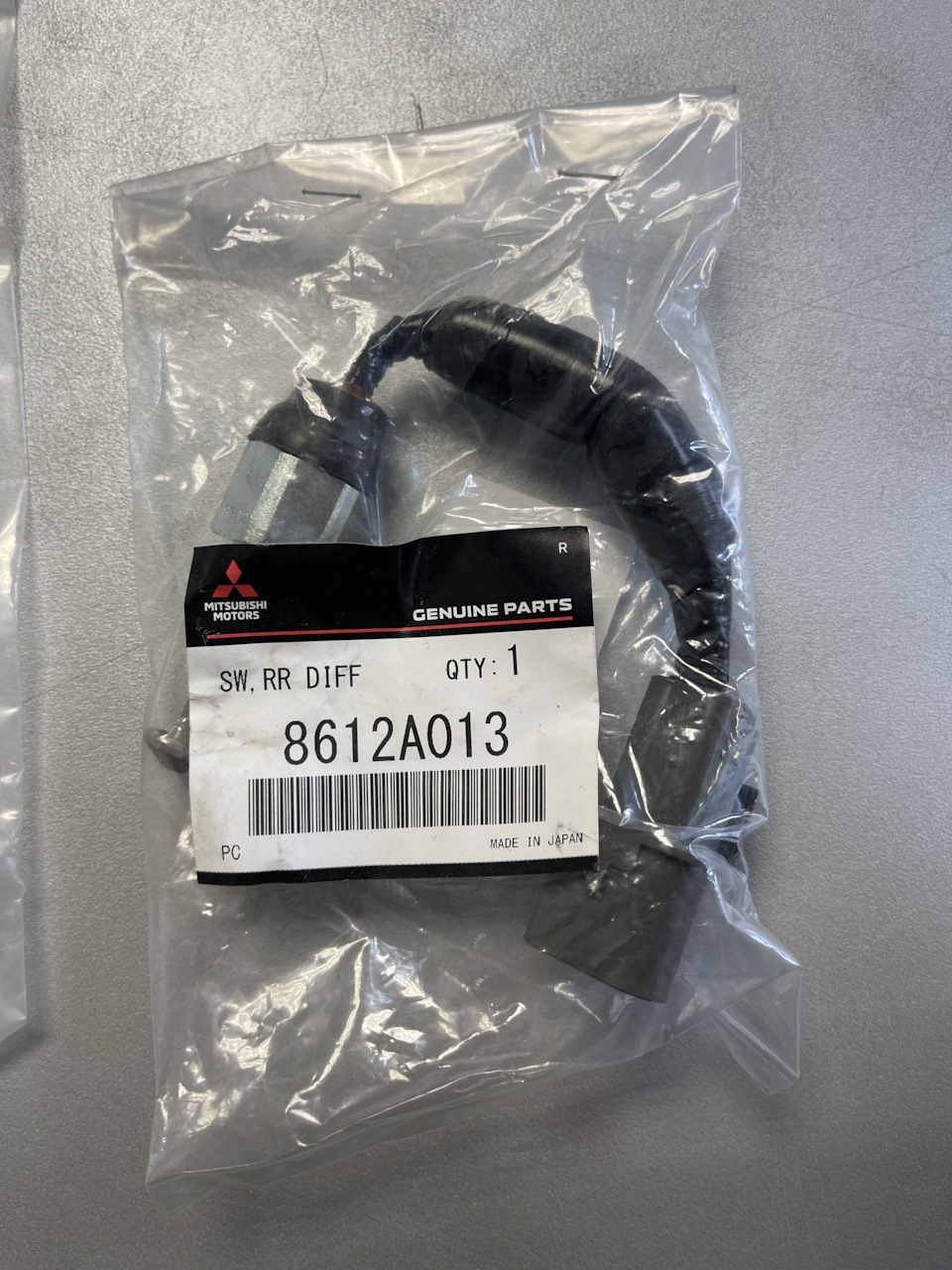 8612A013 Переключатель блокировки заднего дифференциала Mitsubishi ...