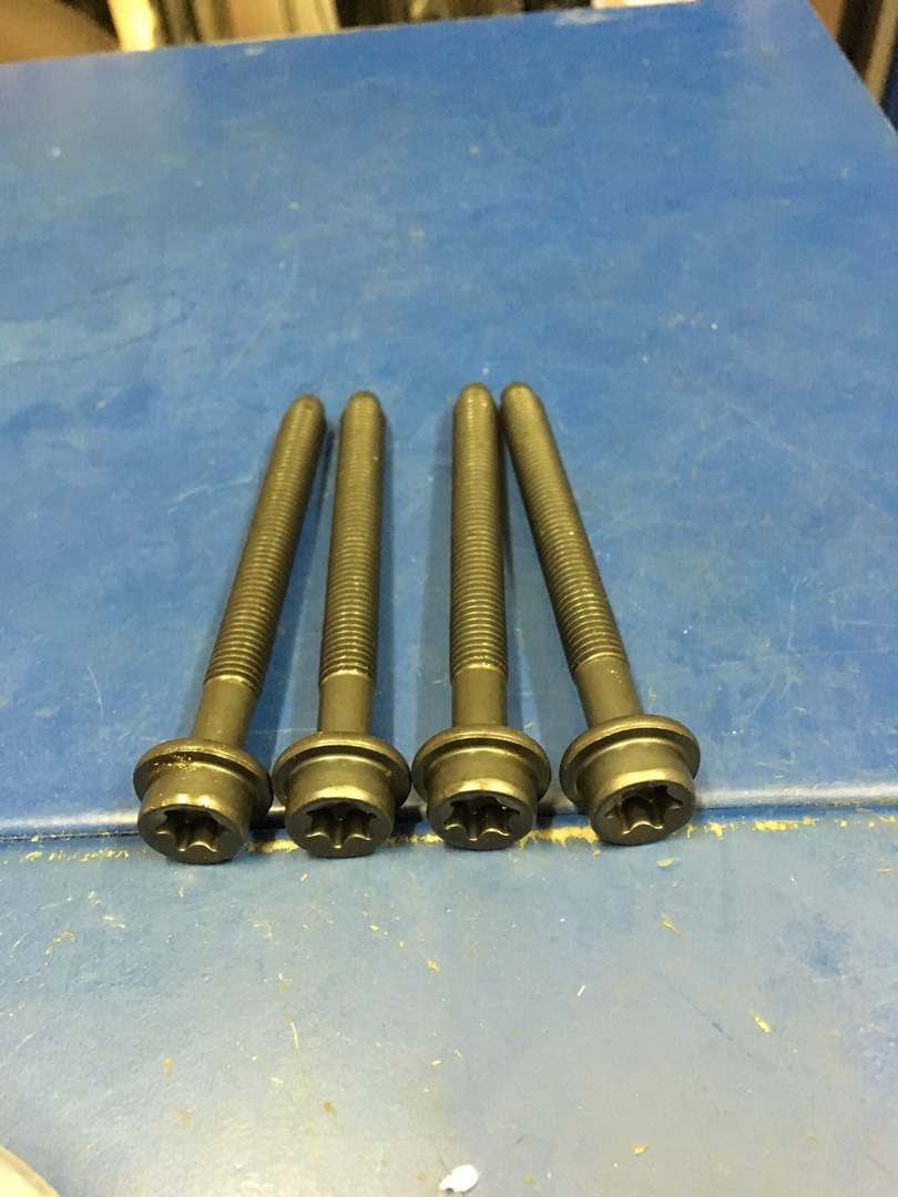 достали болты подрамника купил болты гбц FORD — Audi 80 (B3), 1,8 л ...