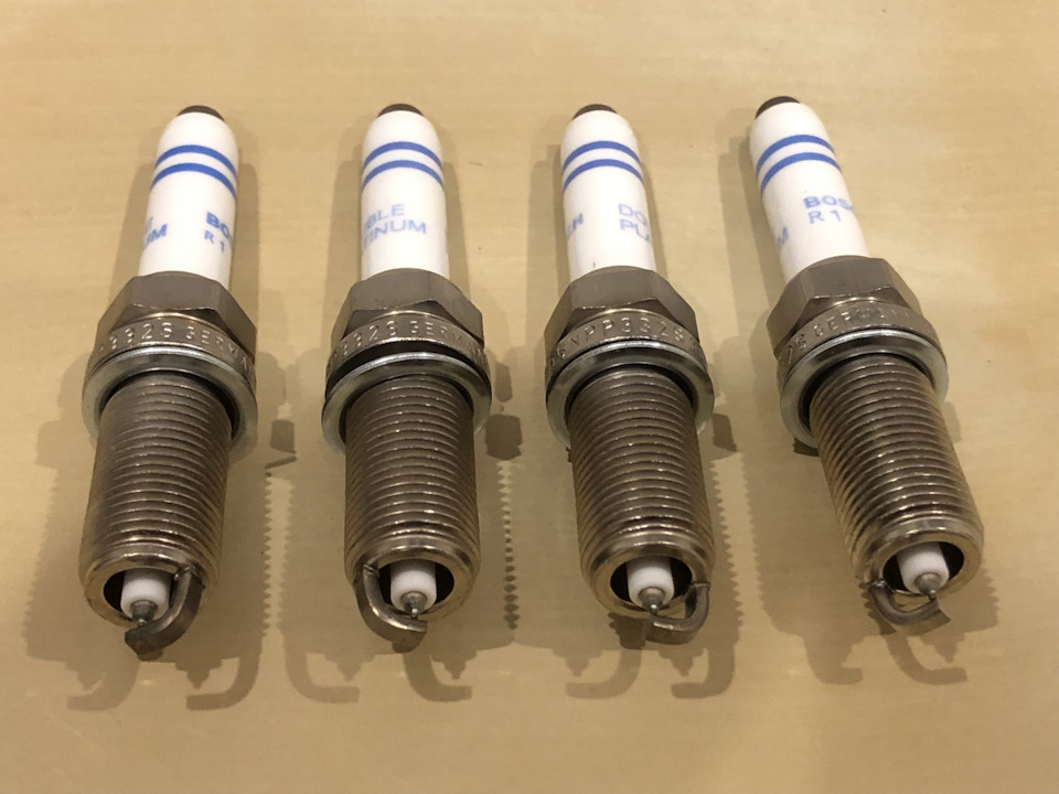 Свечи зажигания Bosch 0241245673 / 06K905611C из Германии на Audi A5 ...