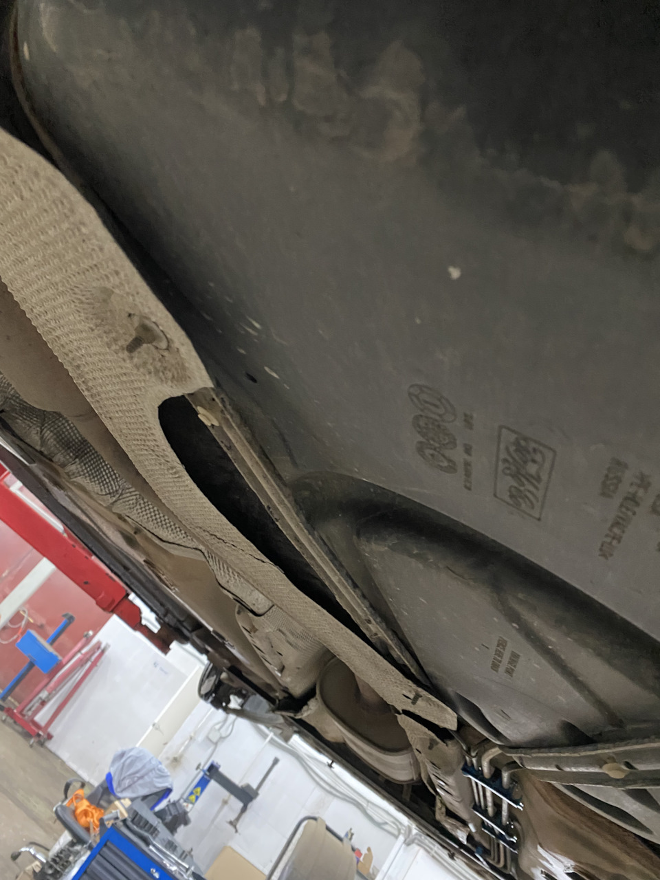 Замена клапана EVAP и абсорбера — Ford Focus Hatchback III, 2 л, 2012 ...