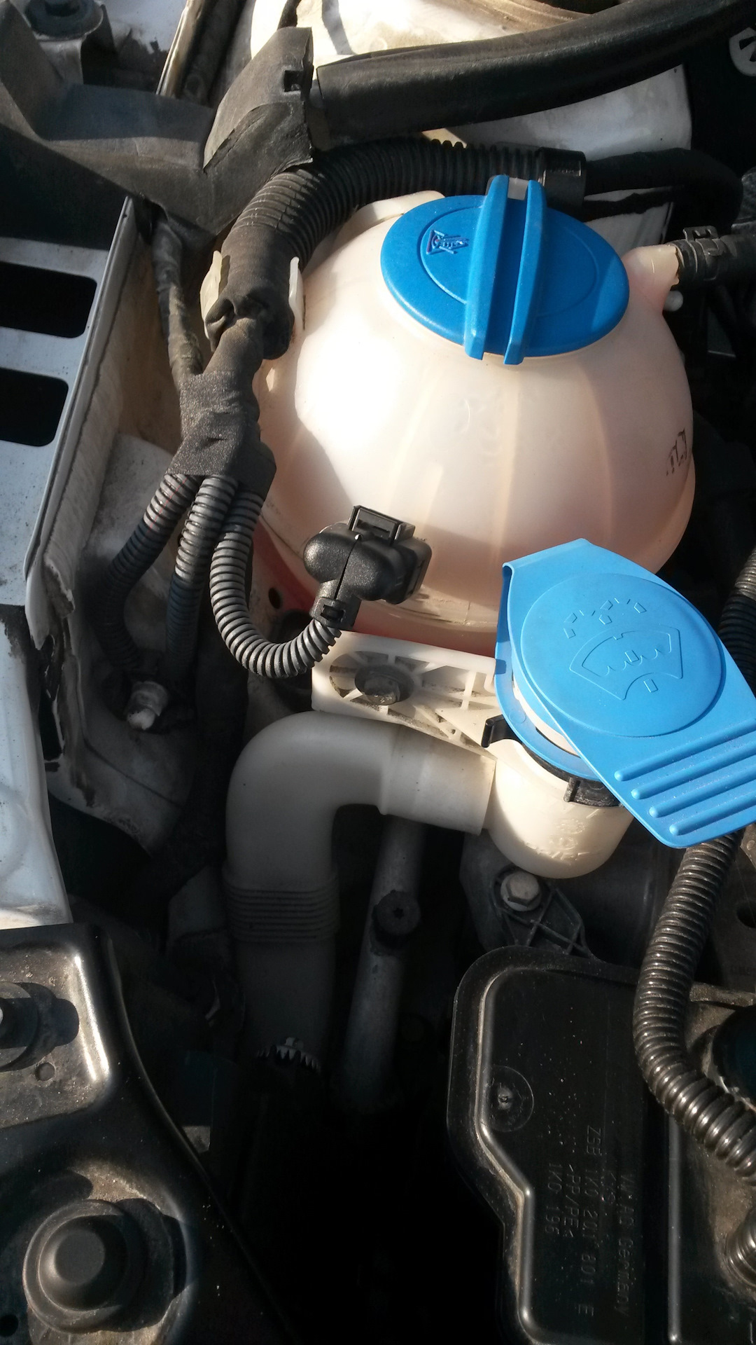 Разъемы под датчики, щетки Пассат — Volkswagen Jetta VI, 1,4 л, 2013 ...