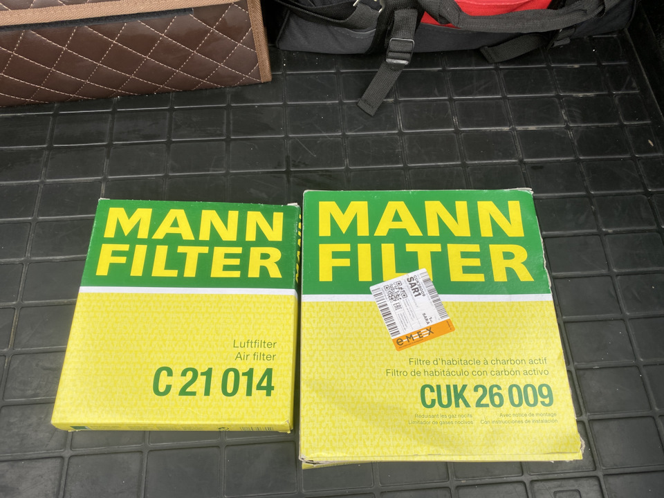 Замена воздушного и салонного фильтров — Skoda Octavia A7 Mk3, 1,6 л ...