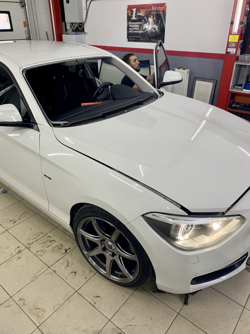 Лобовое AGC от Bitstop — BMW 1 series (F20), 1,6 л, 2012 года | визит на сервис | DRIVE2