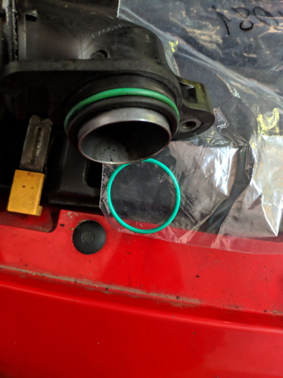 Маслопровод турбины & гофра глушителя — Volvo V50, 1,6 л, 2008 года ...