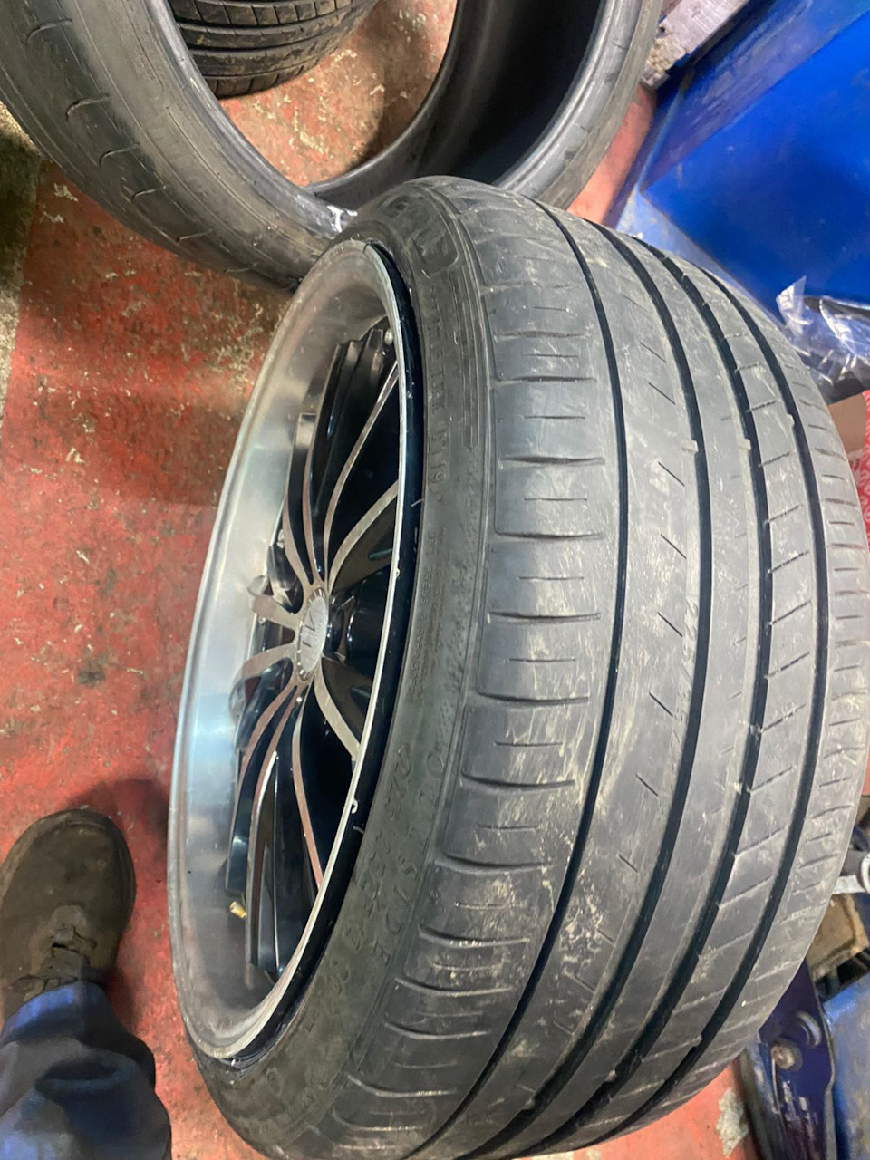Резина 225/35/19 — Toyota Crown (S210), 2,5 л, 2015 года | колёсные ...