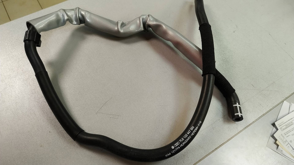 7L6122447BM Водяная труба с водяным шлангом VAG | Запчасти на DRIVE2