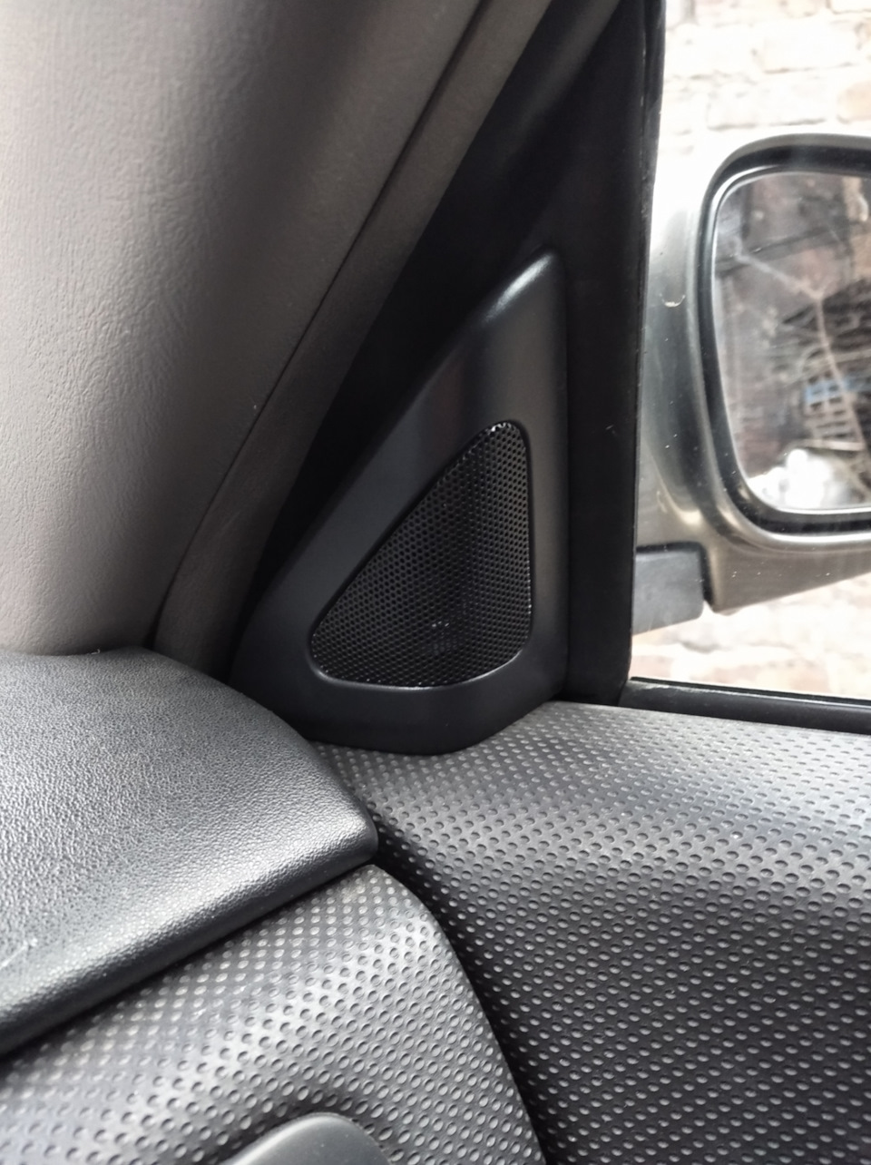 Штатные передние пищалки — Subaru Forester (SG), 2 л, 2003 года ...